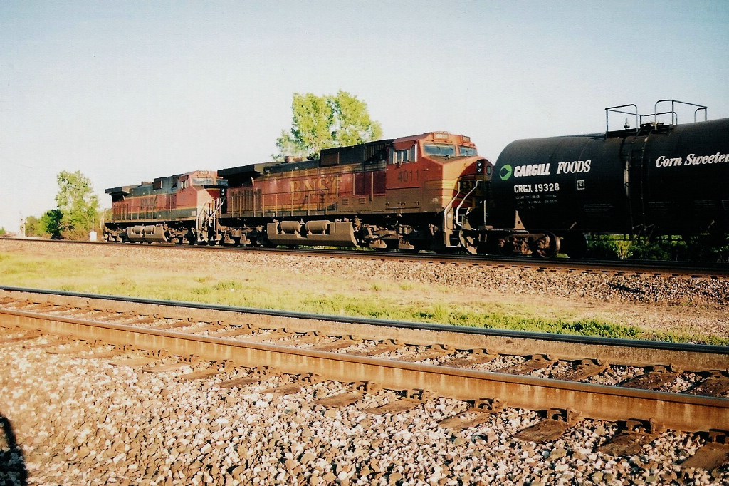 BNSF 4011